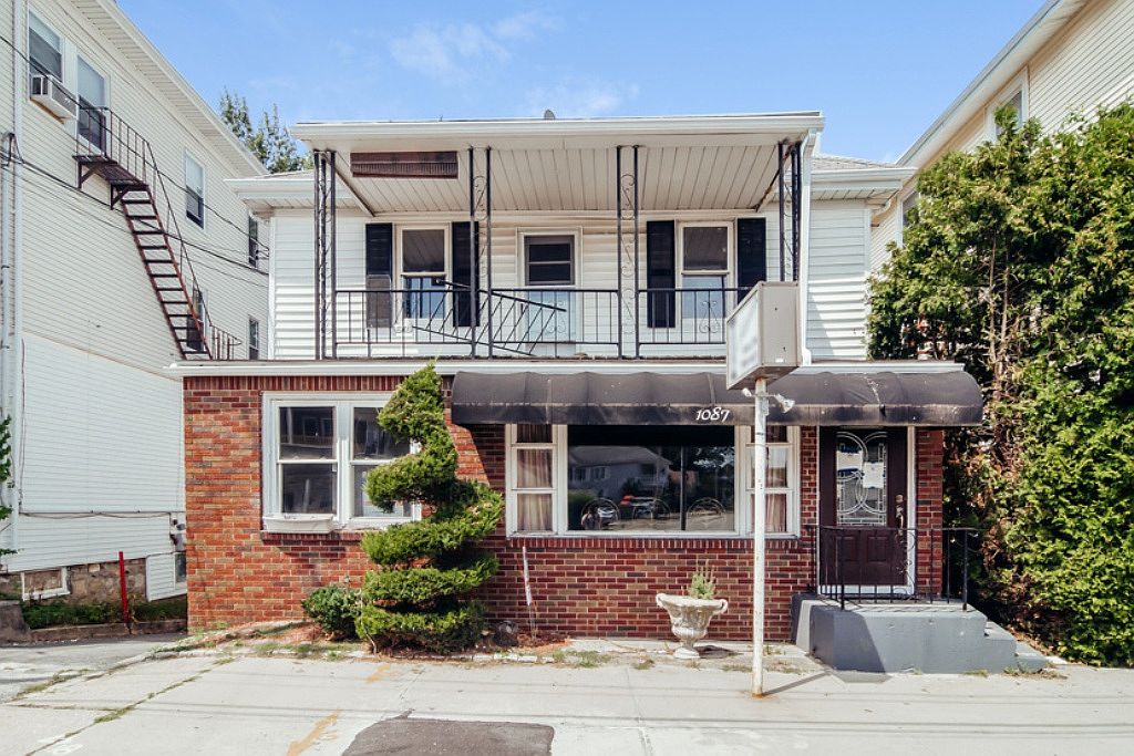 1087 Park Ave, Woonsocket, RI 02895 | Zillow