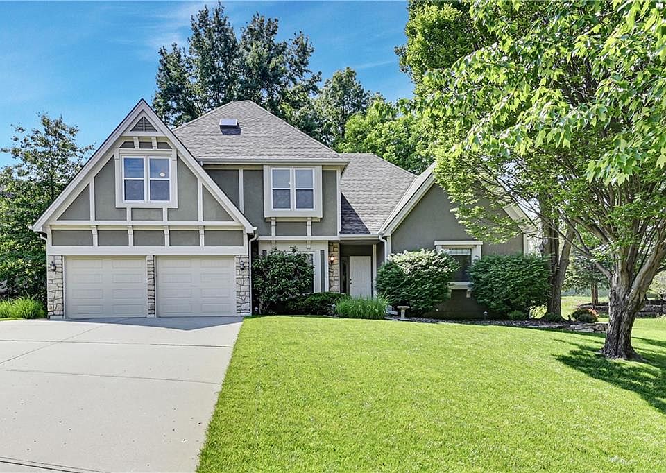 7704 N Lucerne Ct, Kansas City, MO 64151 | Zillow