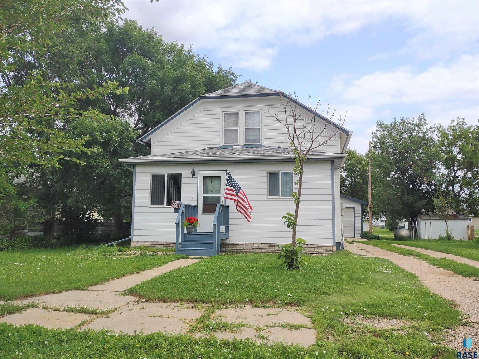 124 E 2nd Ave, Miller, SD 57362 | MLS #22304401 | Zillow