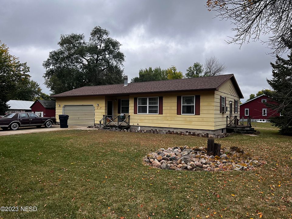 1207 4th Ave NW, Watertown, SD 57201 | Zillow