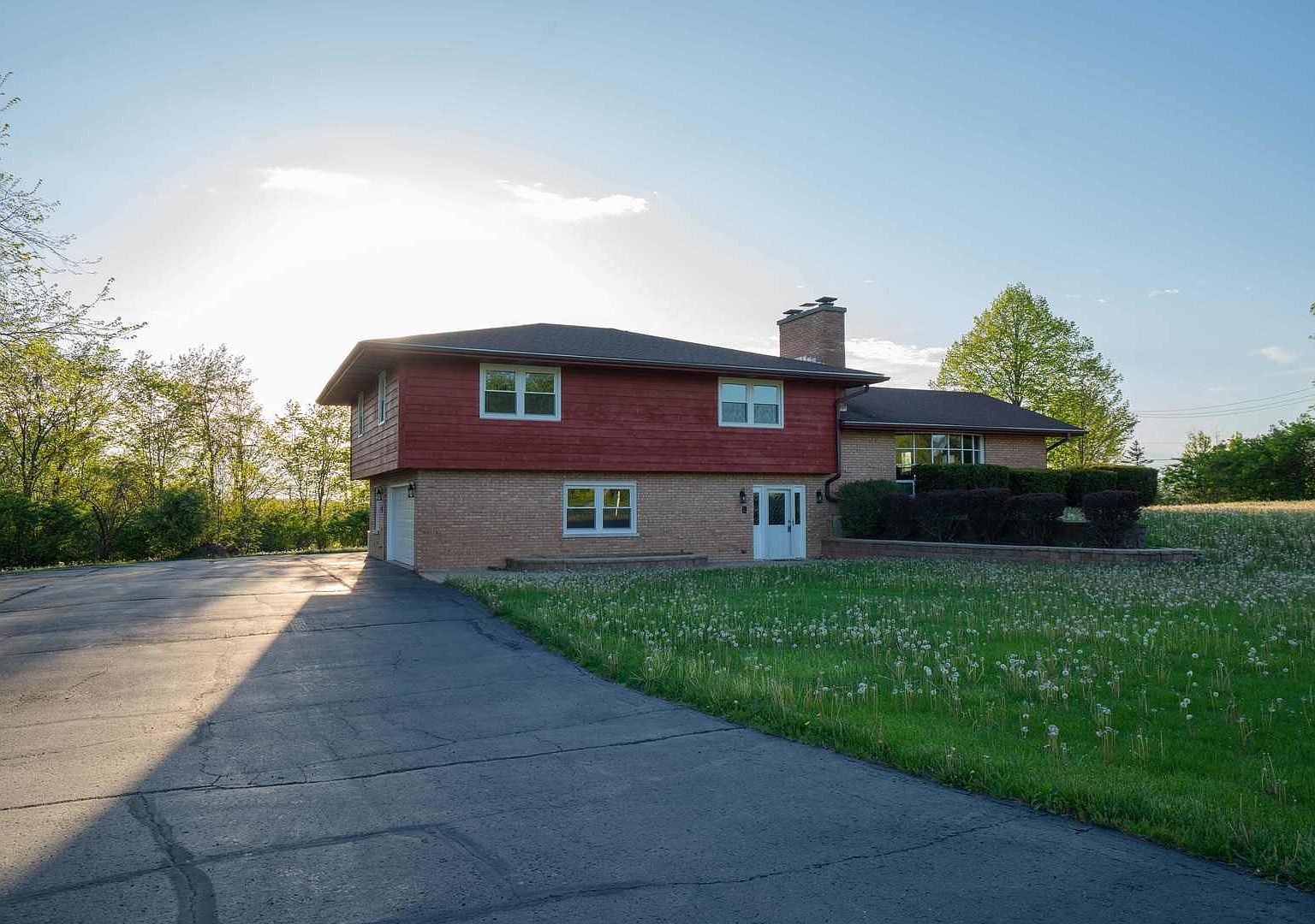 10 Tomahawk Trl, Oswego, IL 60543 | MLS #12066016 | Zillow