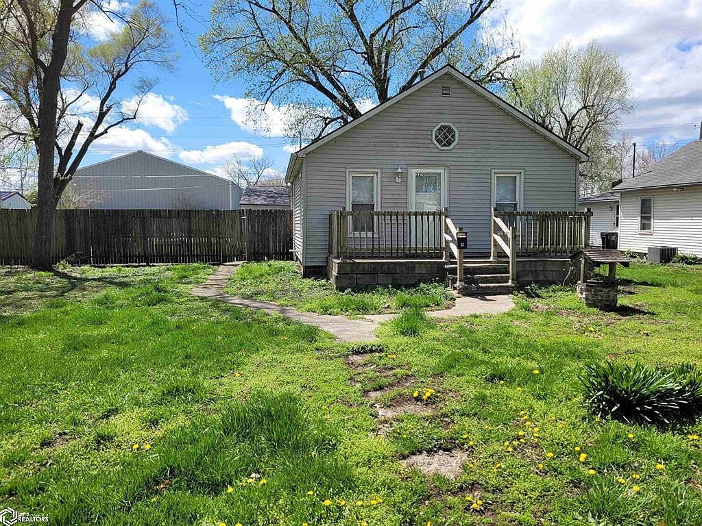 2210 W Main St, Ottumwa, IA 52501 | Zillow