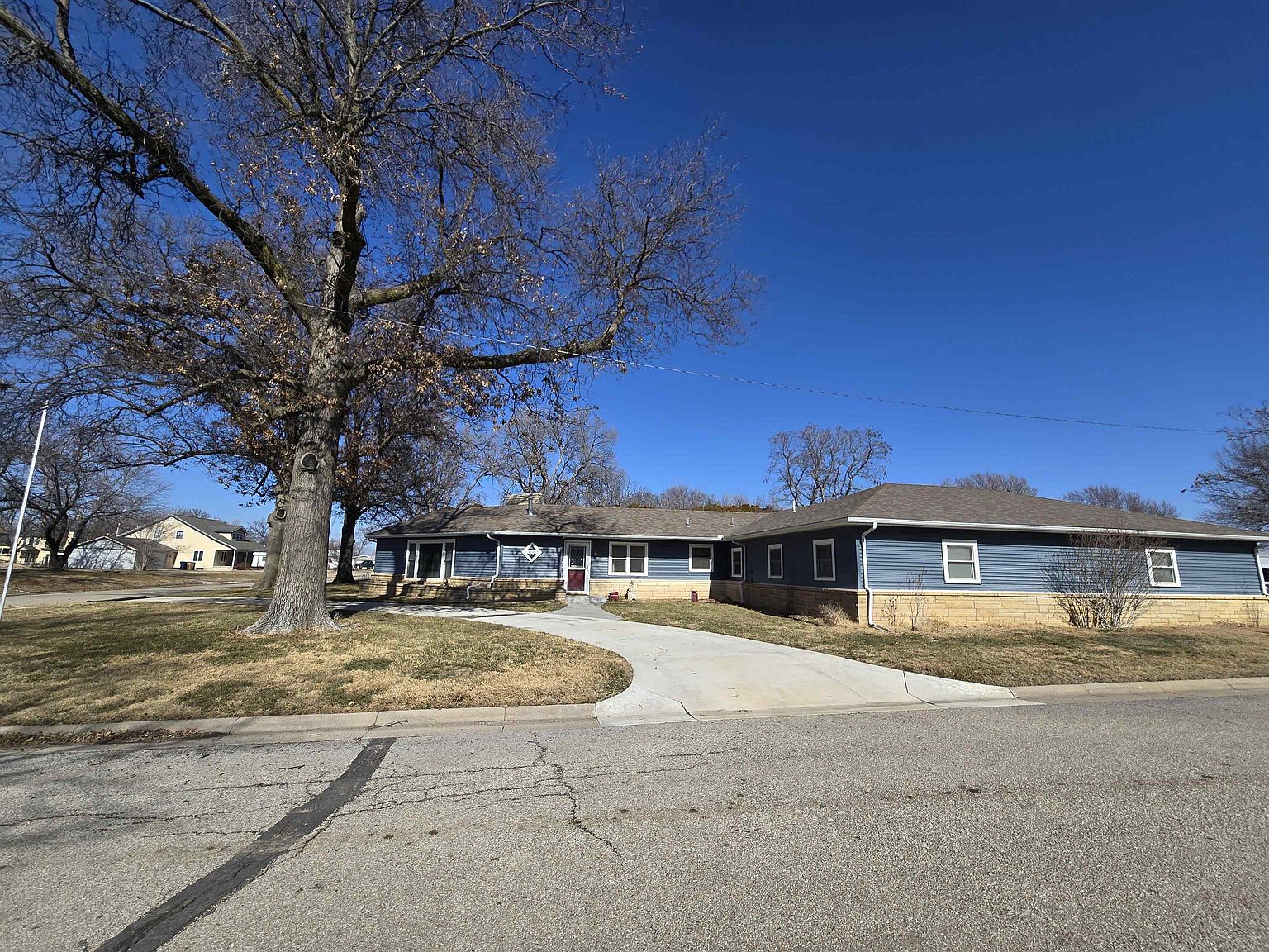302 N Daily Rd, Mount Hope, KS 67108 | Zillow