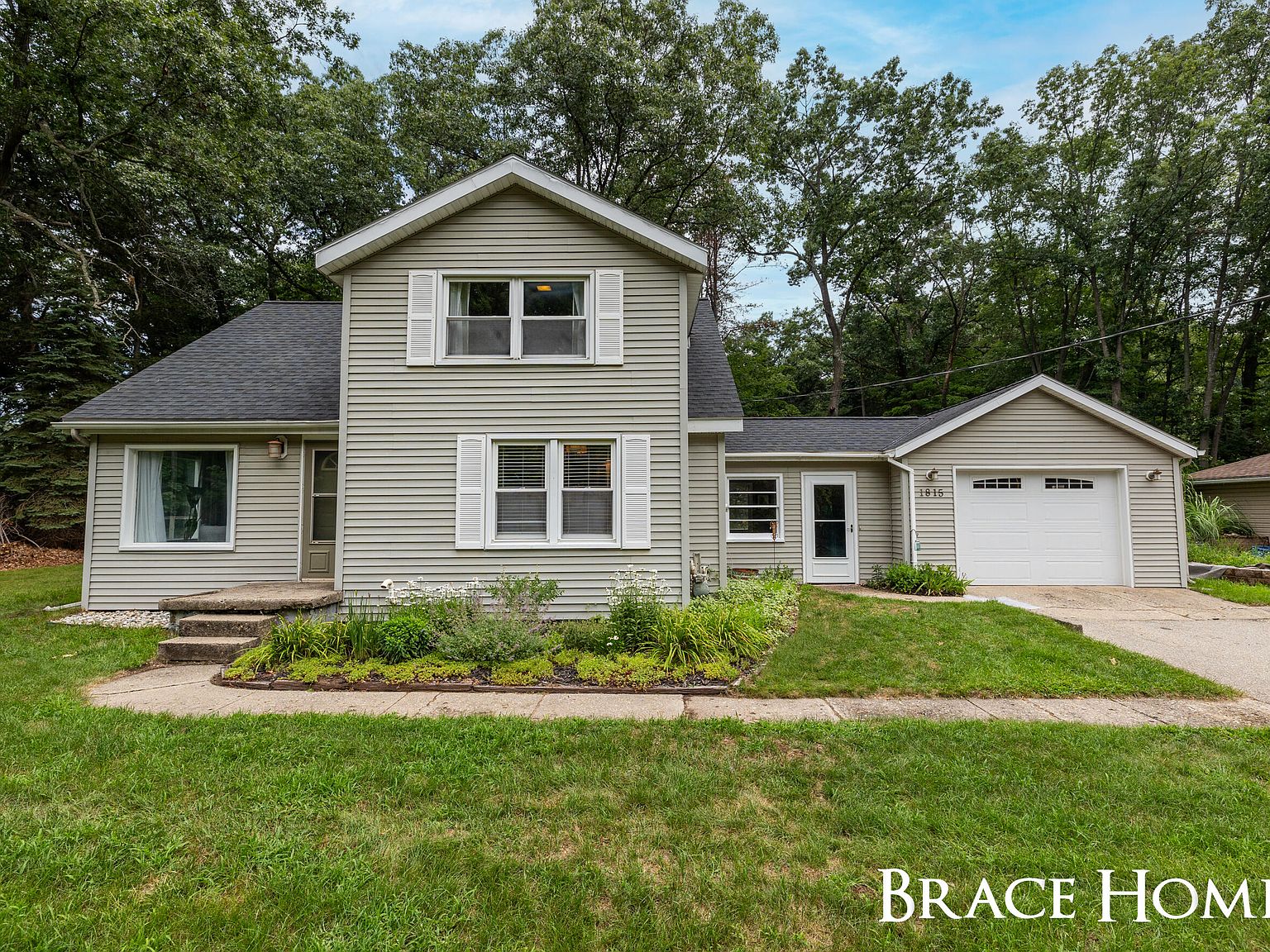 1815 Post Dr NE, Belmont, MI 49306 | Zillow