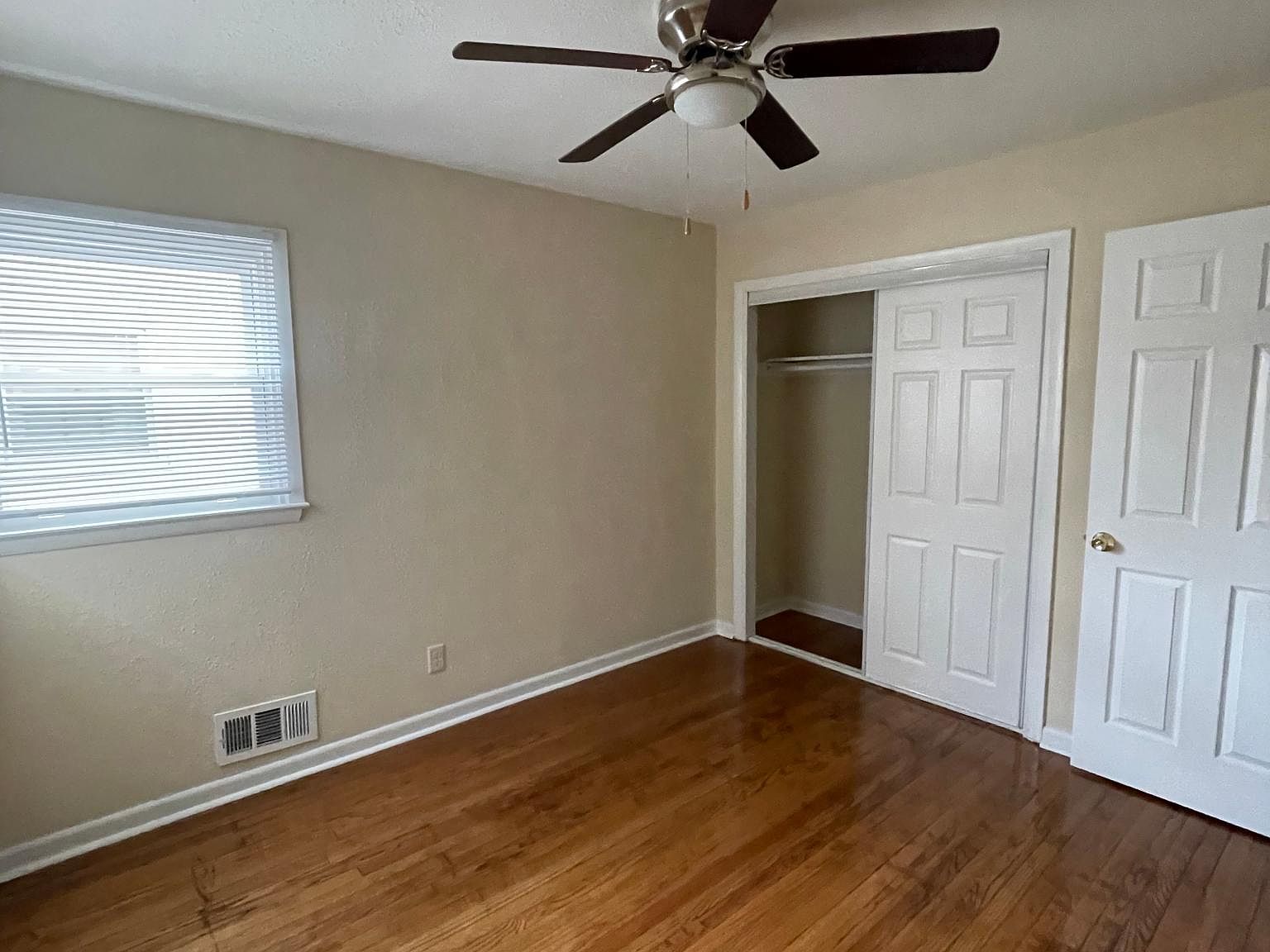 4600 W Eggert Pl, Milwaukee, WI 53218 | Zillow