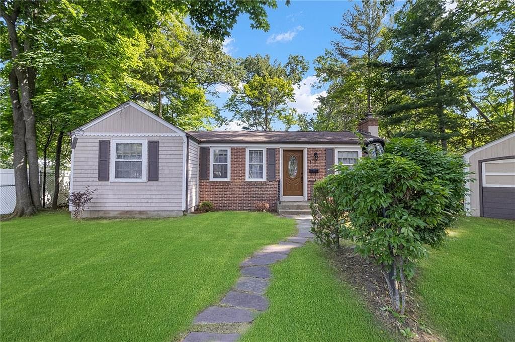1 Amanda Ct, Warwick, RI 02889 | Zillow
