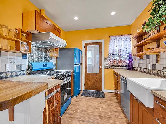 24912 Rushmore Ter, Little Neck, NY 11362 | MLS #S1824618 | Zillow