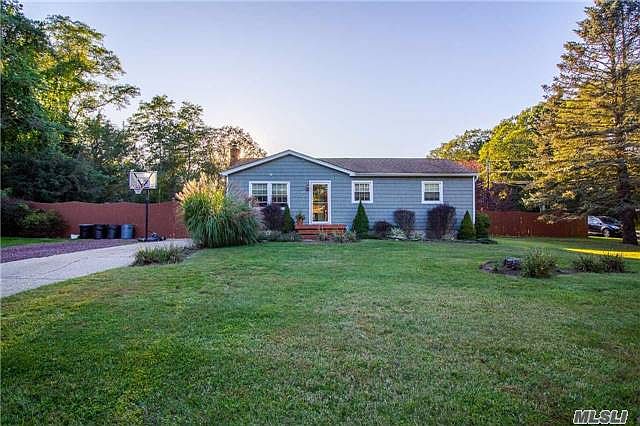 28 Old Saddle Rd, Ridge, NY 11961 | Zillow