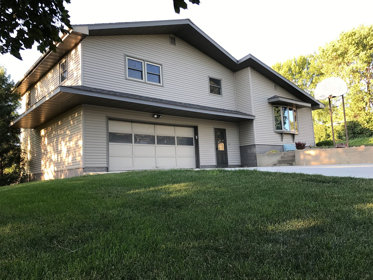209 S Cherry St, Bloomfield, NE 68718 | Zillow