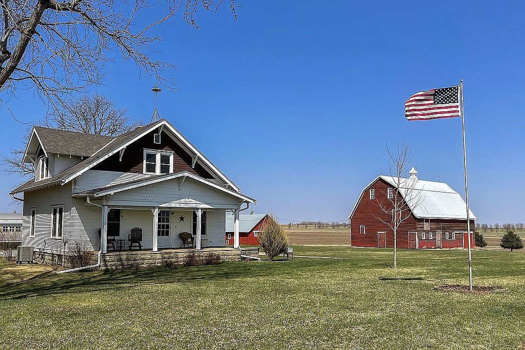 2708 450th St, Ireton, IA 51027 | Zillow