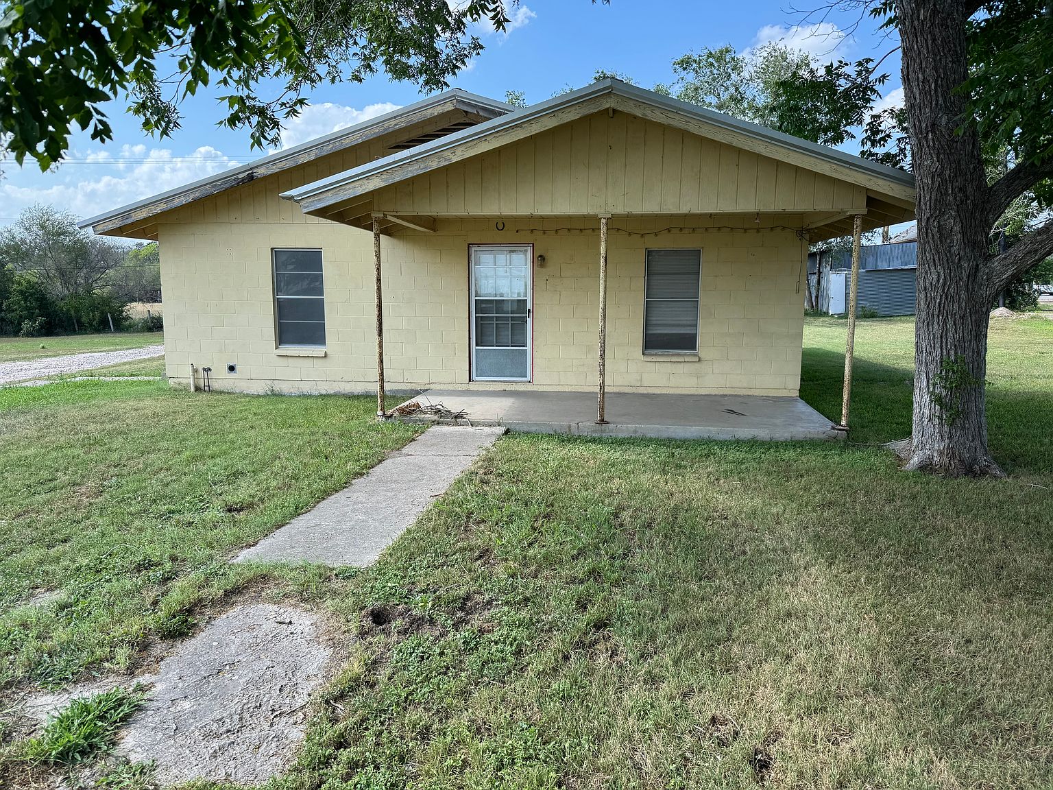 8795 Highway 181 N, Tuleta, TX 78162 | Zillow
