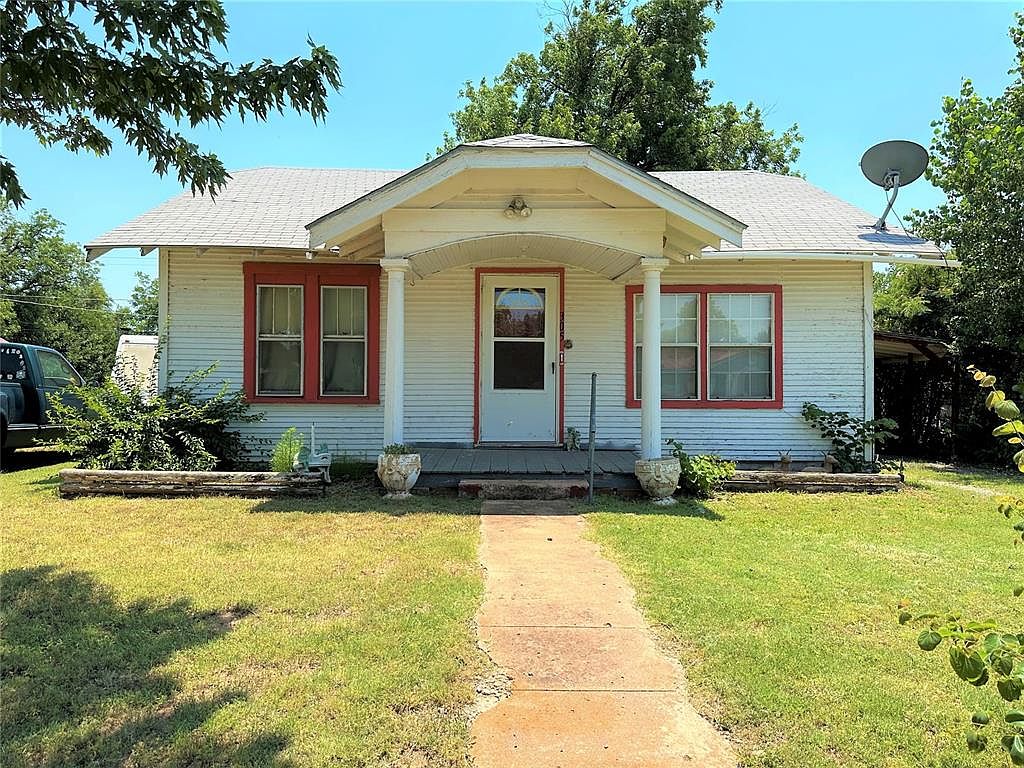 305 E Rosser St, Tipton, OK 73570 | Zillow
