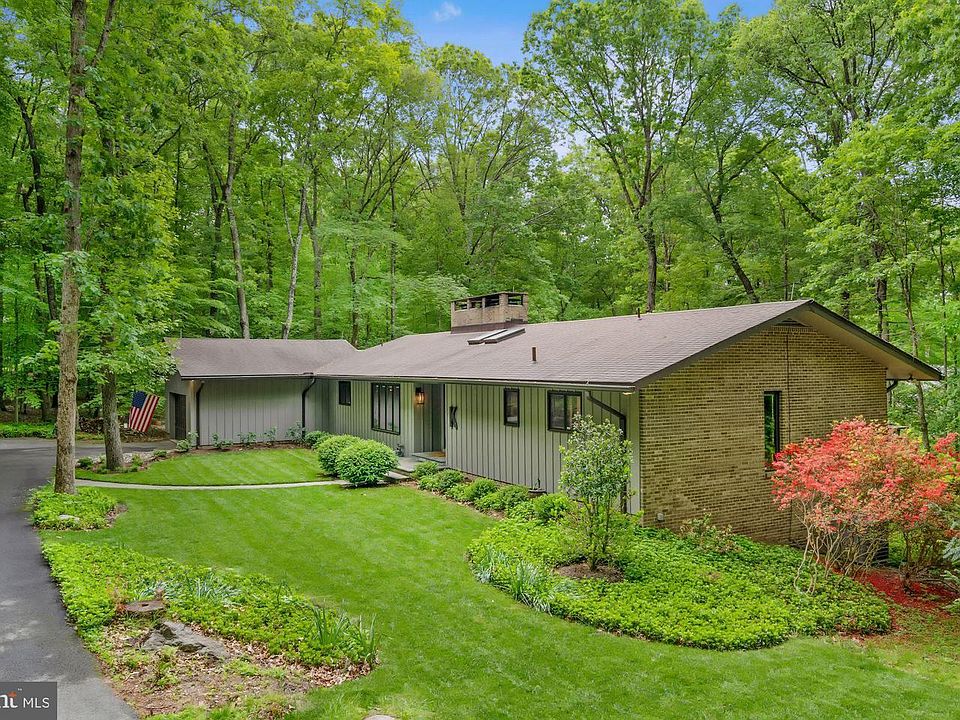9509 Watts Rd, Great Falls, VA 22066 | Zillow