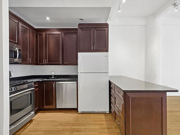 250 Mercer St APT B708, New York, NY 10012 | MLS #S1712597 | Zillow