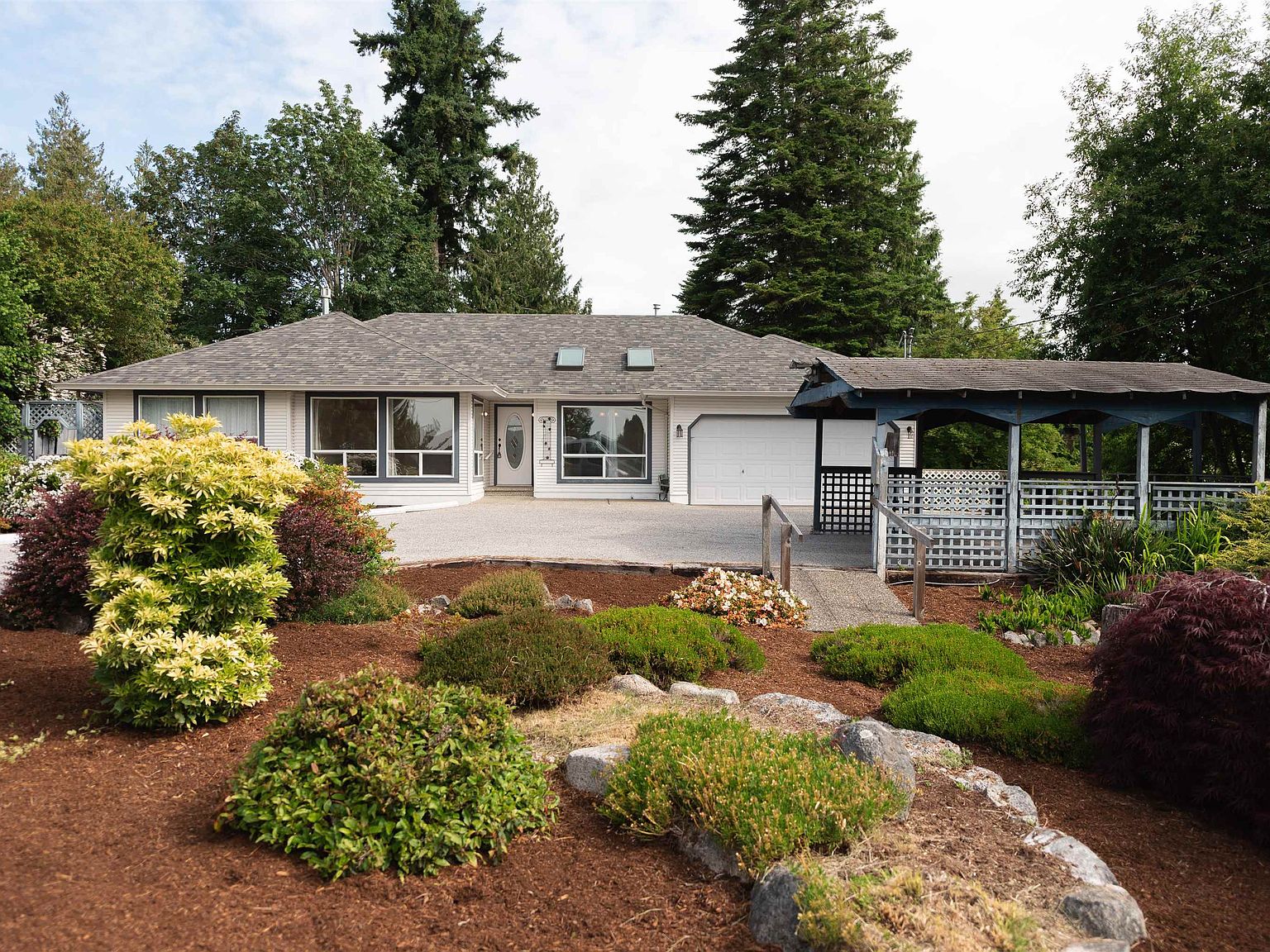 7812 Redrooffs Rd, Sunshine Coast, BC V7Z 1A4 | MLS #R3015728 | Zillow