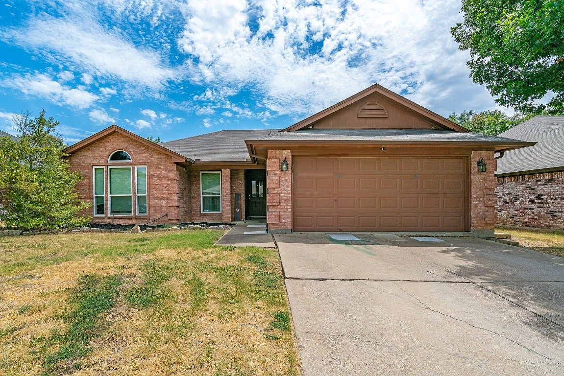6332 Ripple Springs Dr, Watauga, TX 76148 | MLS #20401124 | Zillow