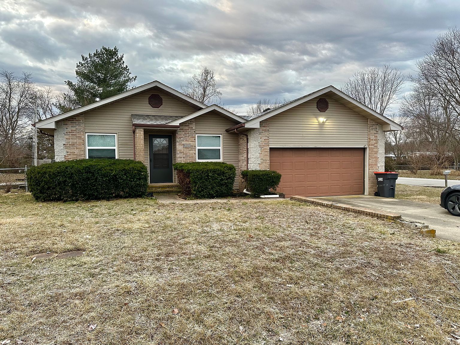 202 E Chrysler St, Clever, MO 65631 | Zillow