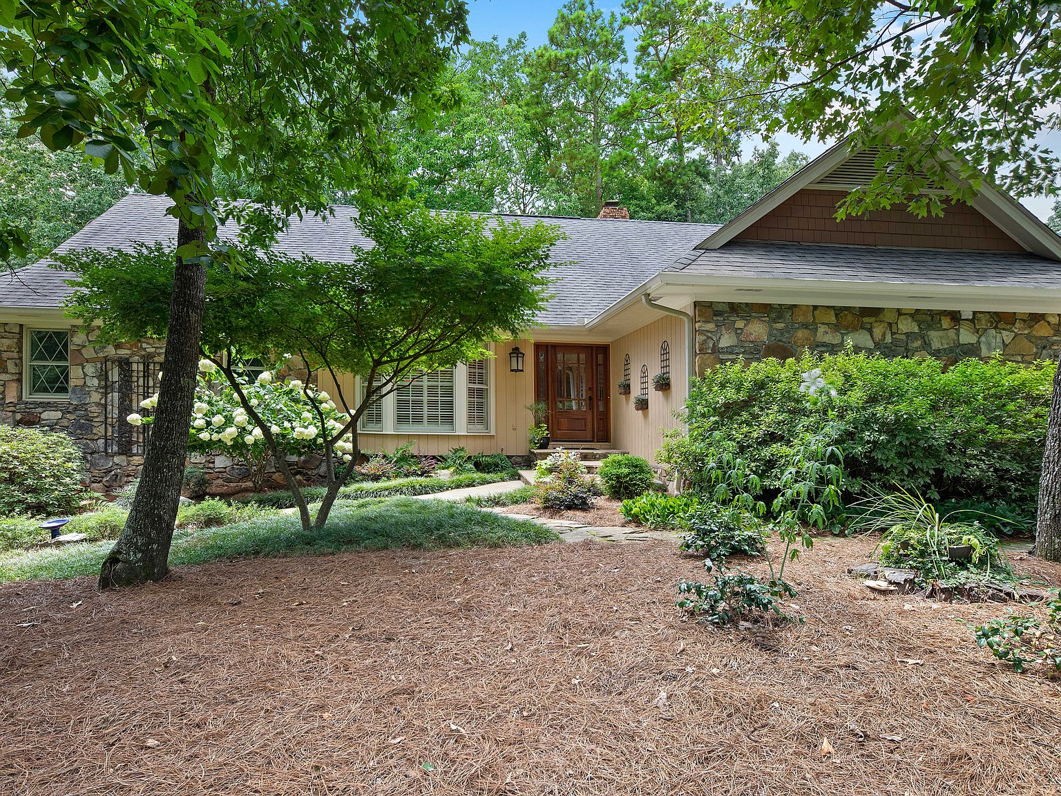 7050 Hunters Branch Dr NE, Sandy Springs, GA 30328 | Zillow