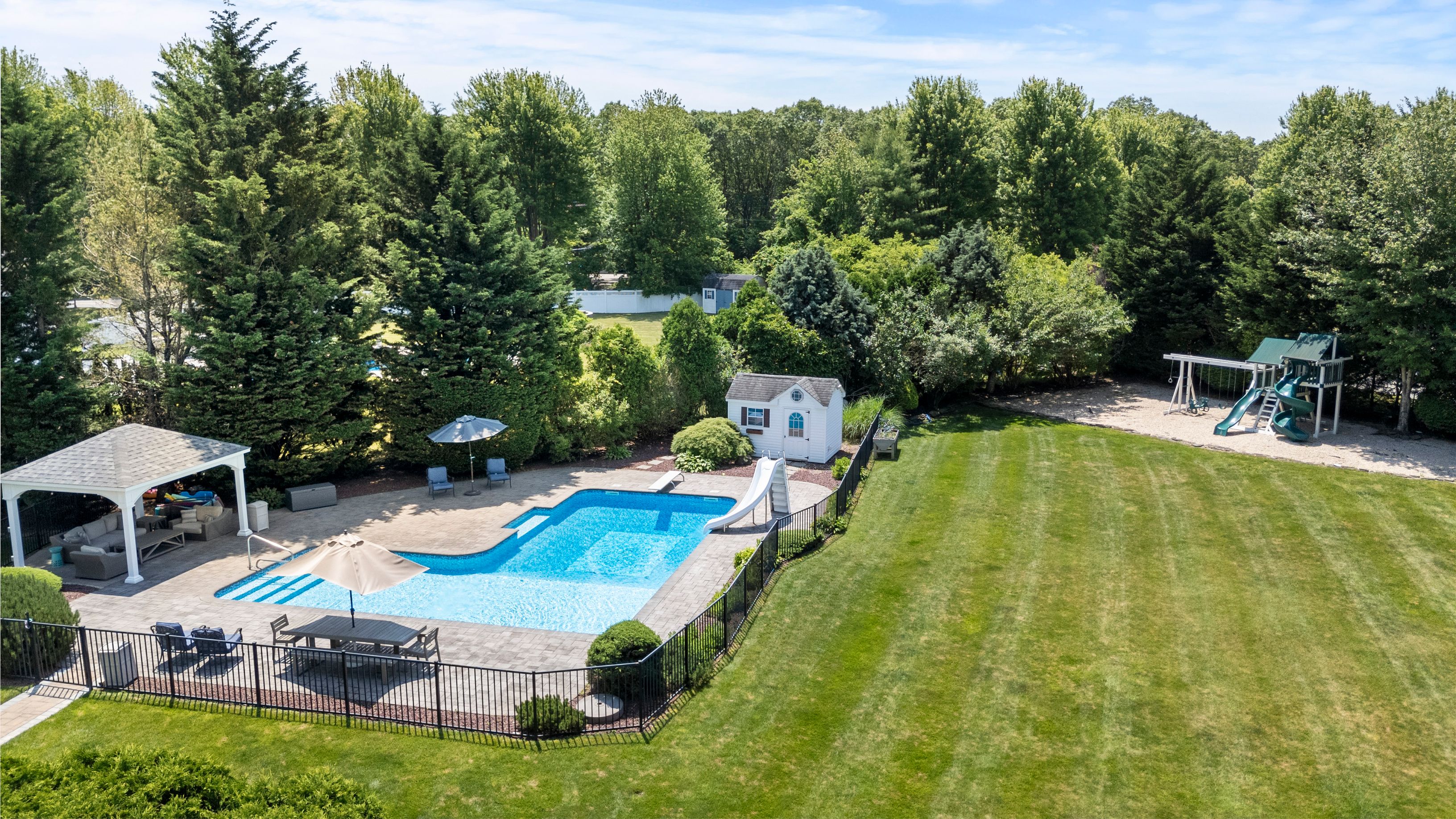 2 Old Brookville Ct, Manorville, NY 11949 | Out East