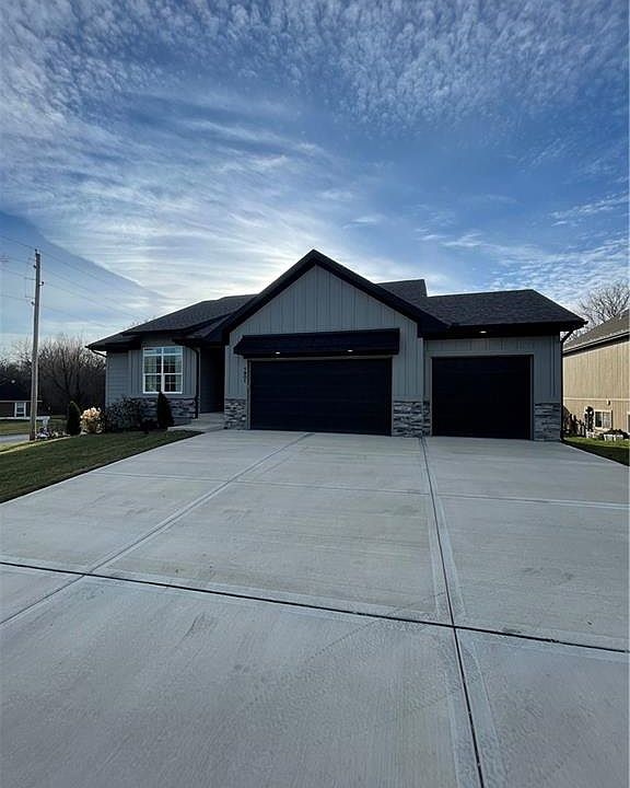 1901 Ridge Tree Dr, Pleasant Hill, MO 64080 | Zillow
