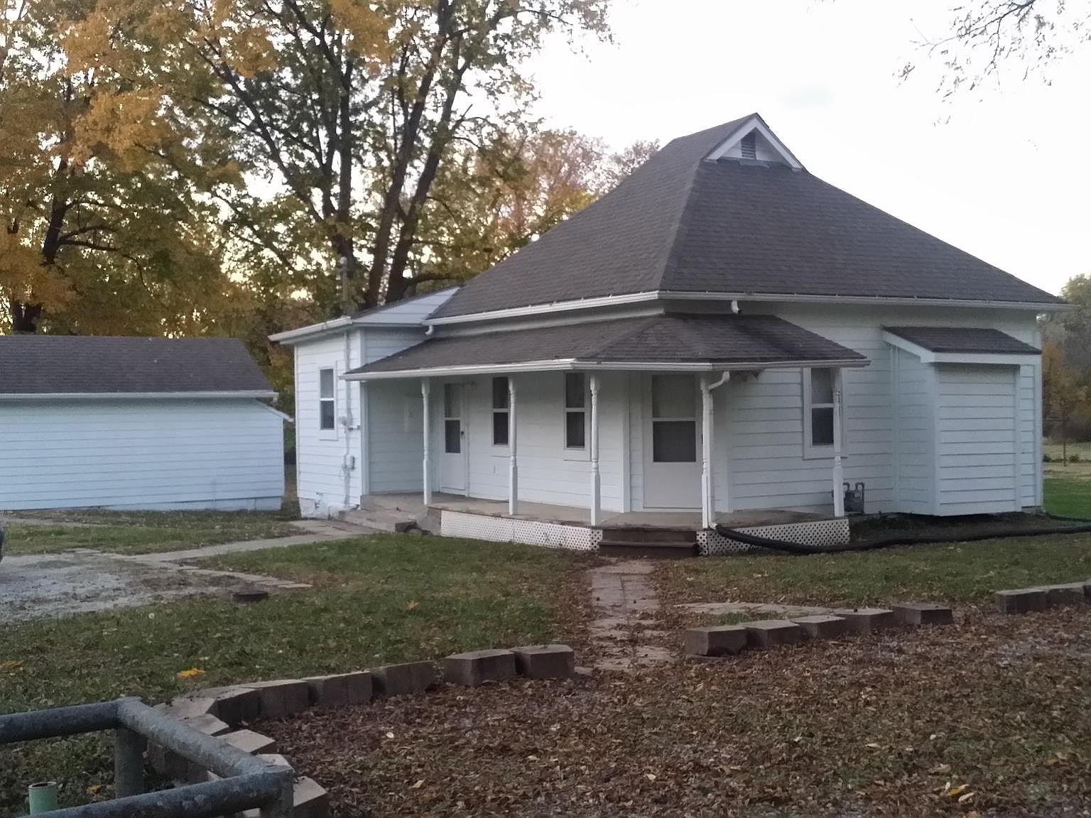401 Hammond St, Waverly, KS 66871 | Zillow