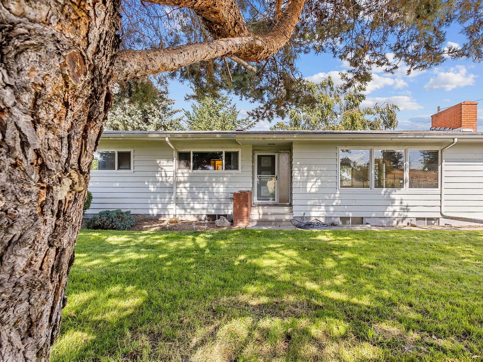 692 SW Colfax Ln, Madras, OR 97741 | Zillow