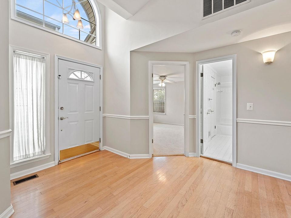 7517 Cross Gate Ln, Alexandria, VA 22315 | Zillow