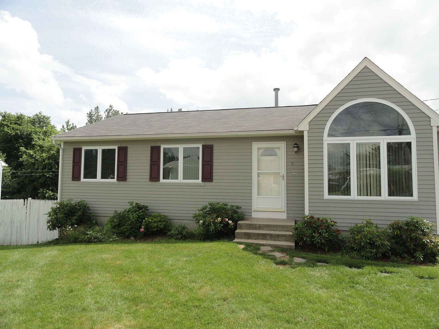 9 Mallory Ct, Cranston, RI 02910 | Zillow