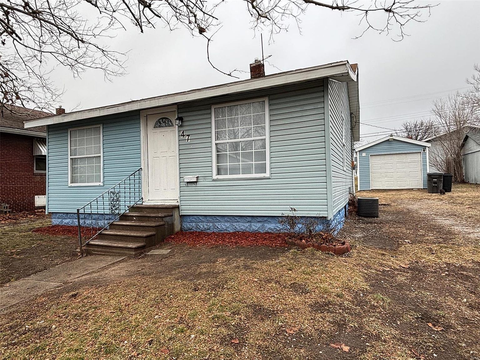 47 W Beach Ave, Wood River, IL 62095 | MLS #24005476 | Zillow