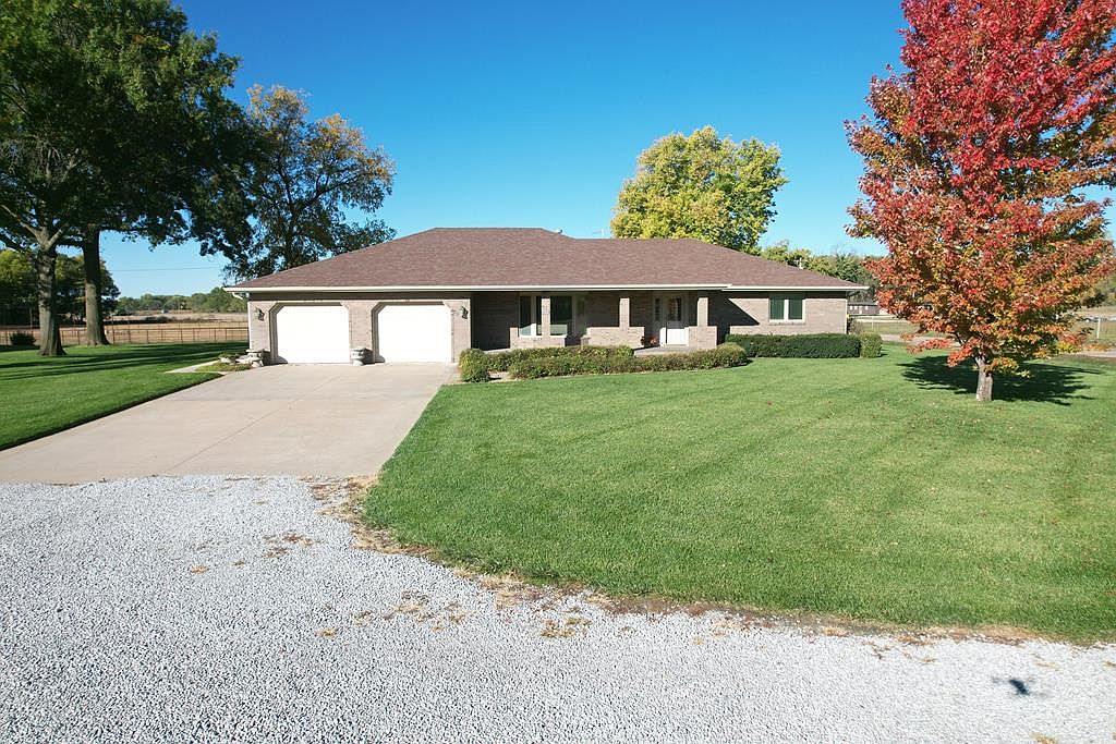 416 E Roscoe St, Endicott, NE 68350 | Zillow