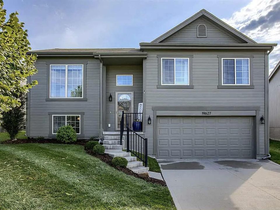 19627 S St, Omaha, NE 68135 | Zillow