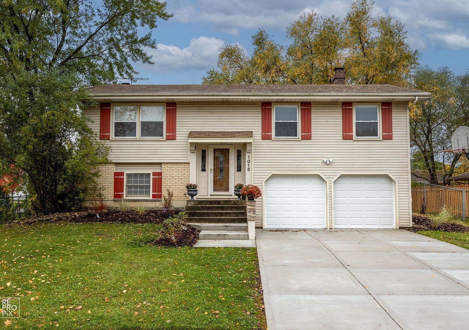 1015 Rosedale Ln, Hoffman Estates, IL 60169 | Zillow