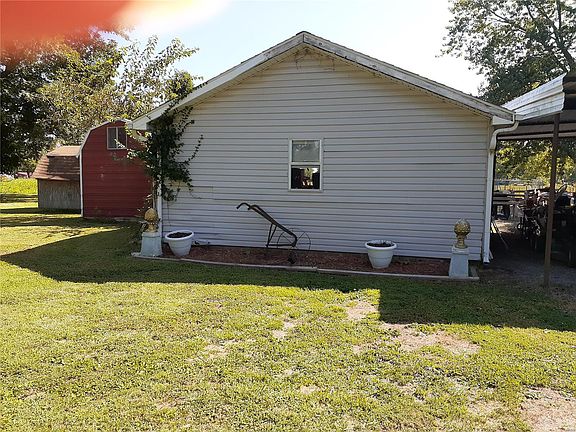 239 5th St, Cutler, IL 62238 | MLS #23061044 | Zillow