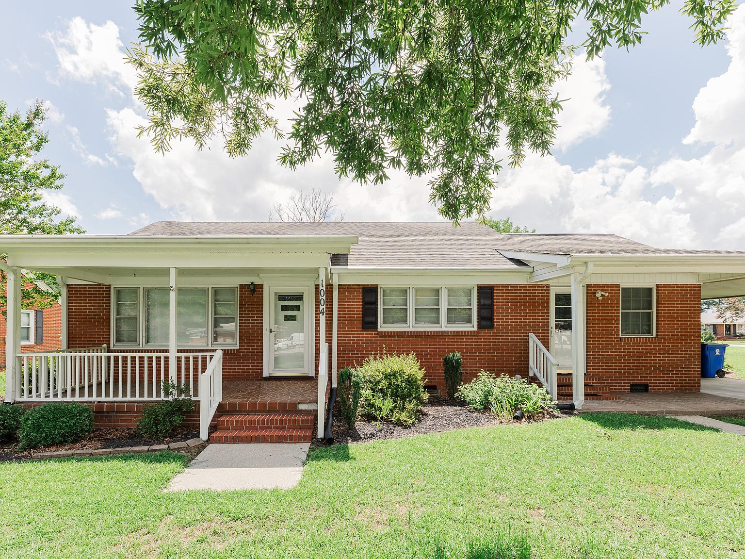 1004 E Main St, Benson, NC 27504 | Zillow