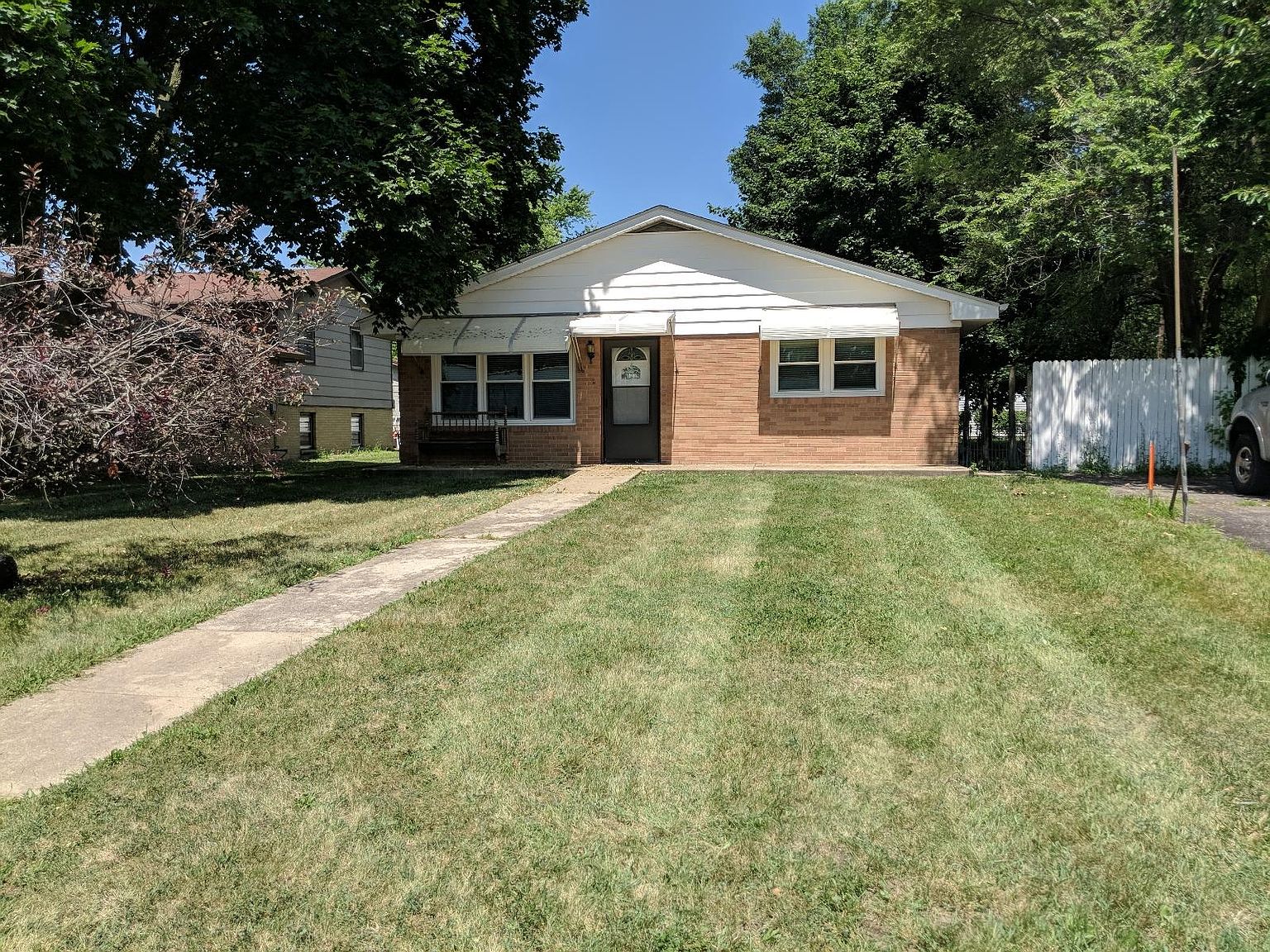 1217 E Broadway St, Bradley, IL 60915 | Zillow