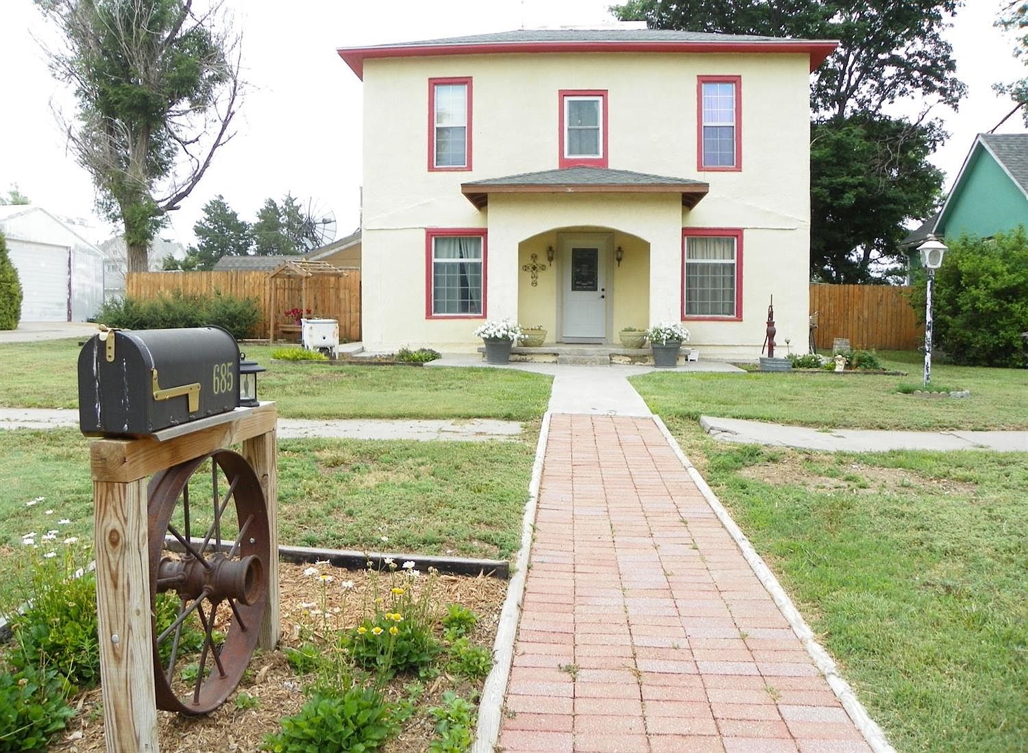 685 N Court Ave, Colby, KS 67701 | Zillow