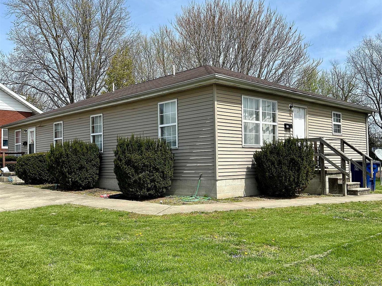 402 E Broadway St, Princeton, IN 47670 | Zillow