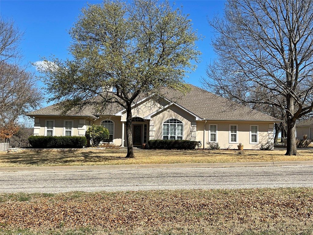 404 Half Moon Way, Runaway Bay, TX 76426 | Zillow