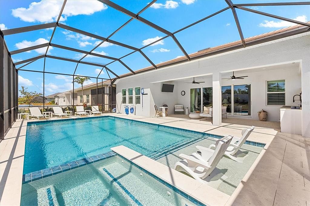 8163 Redonda Loop, Bradenton, FL 34202 | MLS #A4646342 | Zillow