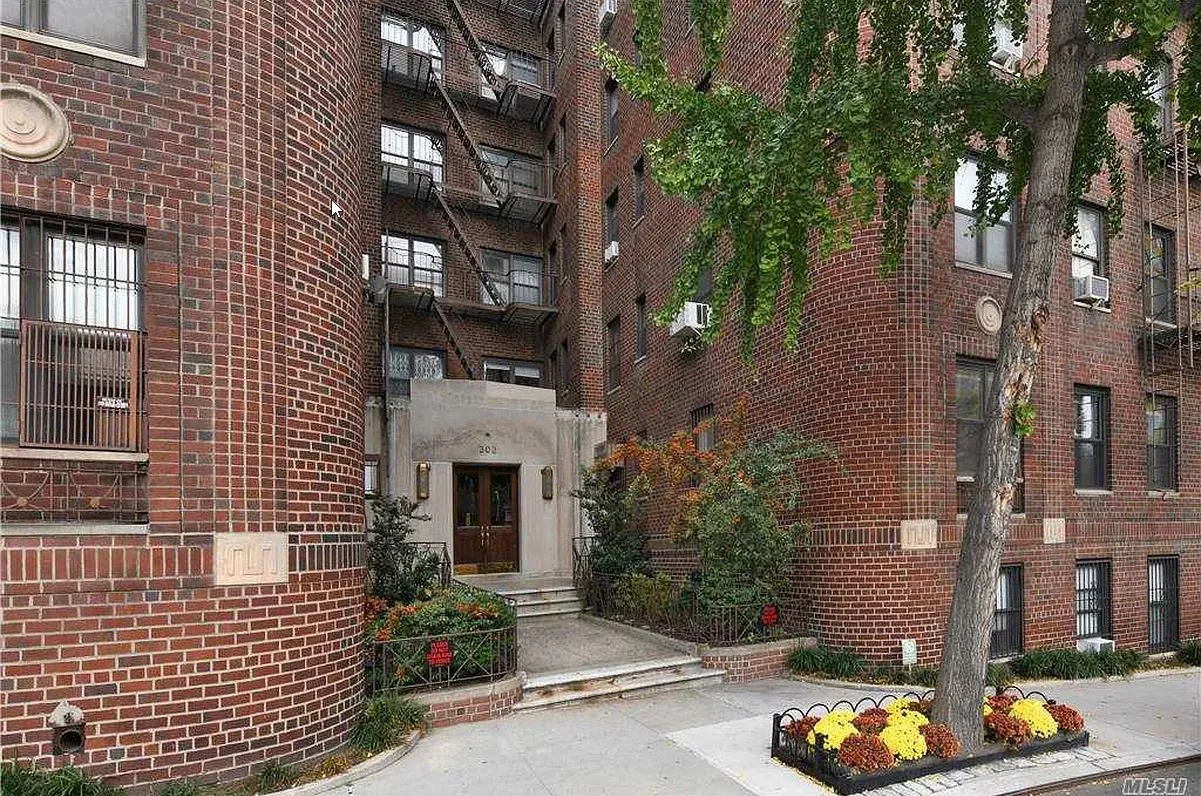 303 East 37th Street #3FG in Murray Hill, Manhattan | StreetEasy