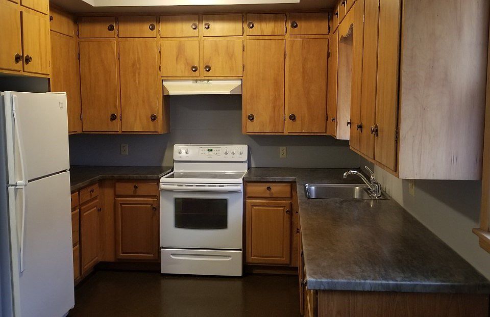 1417 Olive St, Winfield, KS 67156 | Zillow