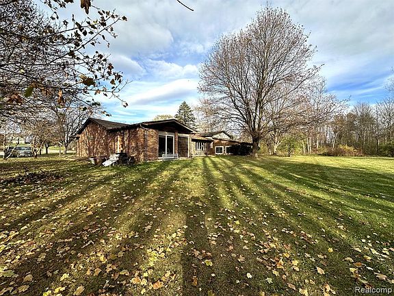 1352 E Cook Rd, Grand Blanc, MI 48439 | MLS #20230094227 | Zillow