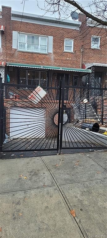 1040 E 215th St, Bronx, NY 10469 | Zillow