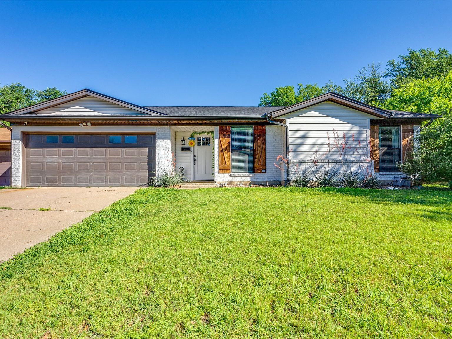 204 Laura Dr, Burleson, TX 76028 | MLS #20930845 | Zillow