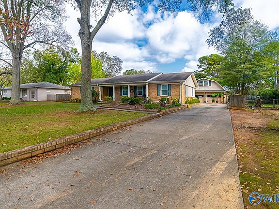1606 3rd Ave SW, Decatur, AL 35601 | MLS #21874618 | Zillow