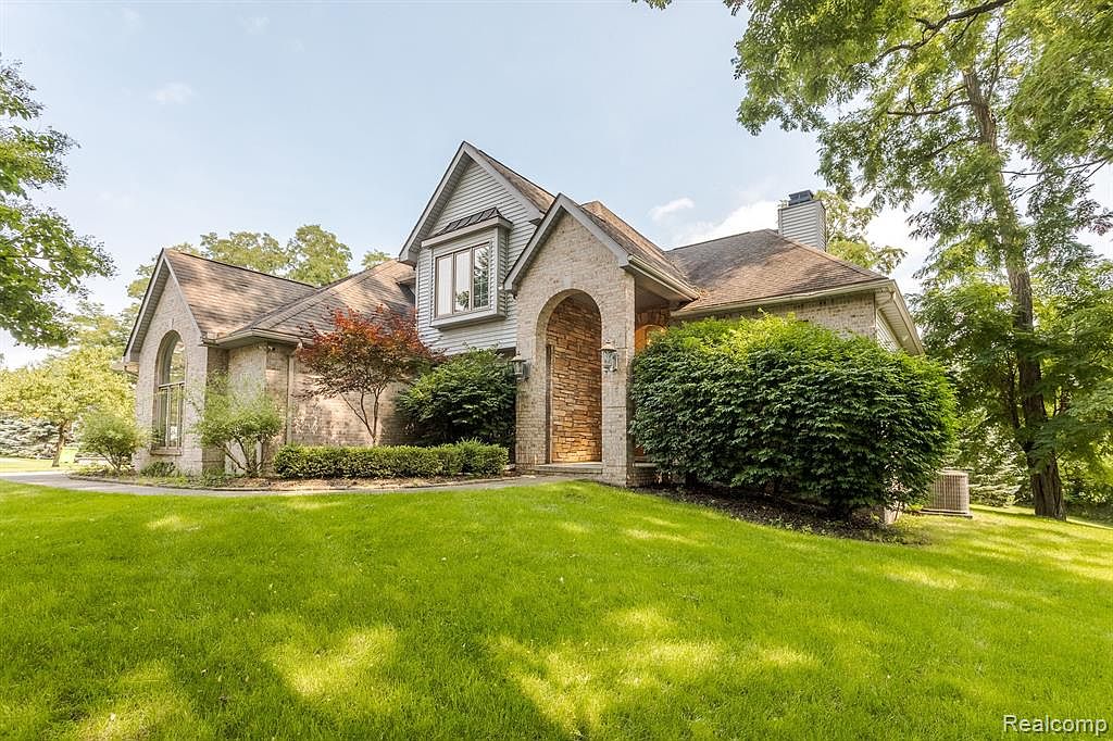 5130 Joe Dr, Commerce Township, MI 48382 | MLS #20230074340 | Zillow
