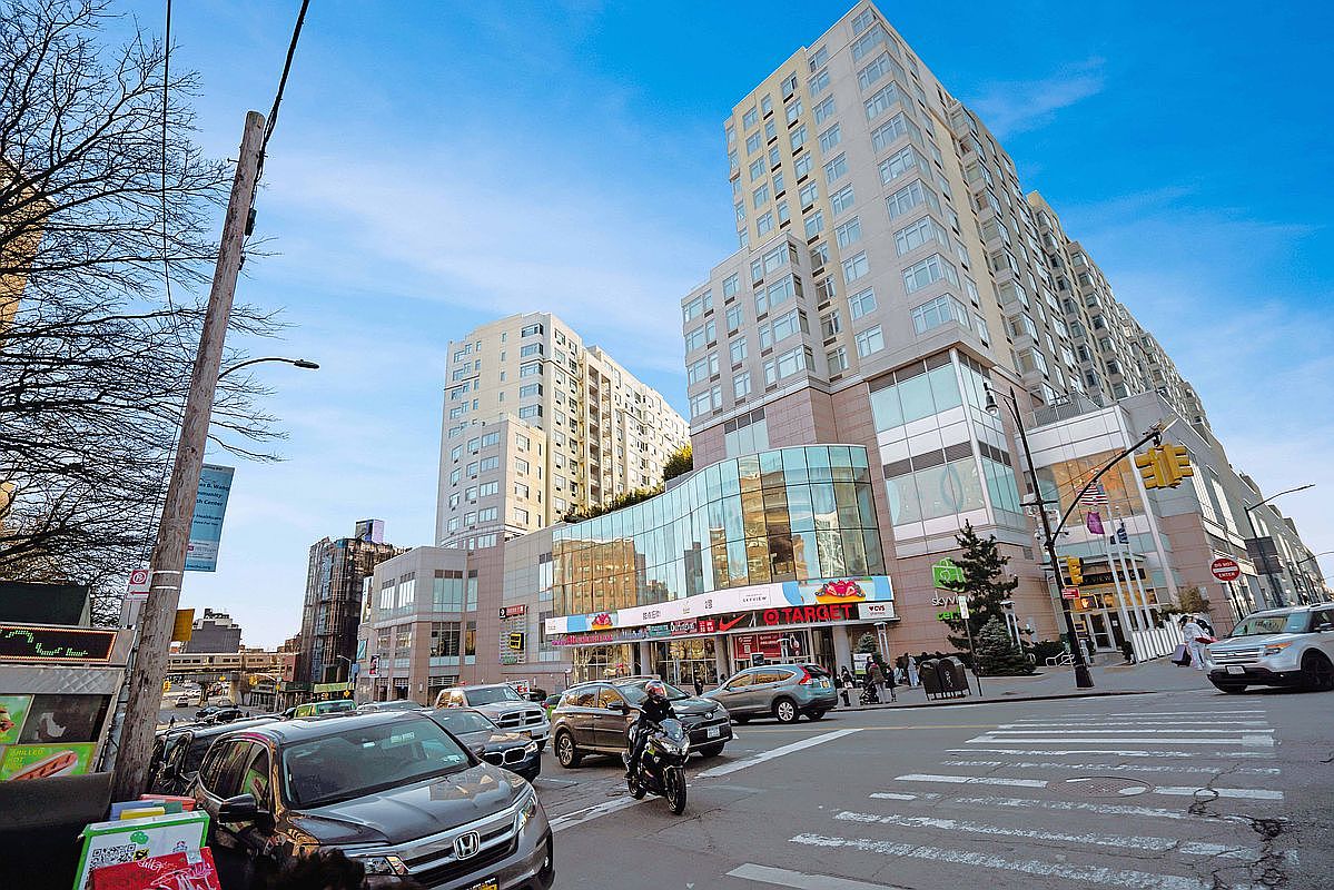 40-22 College Point Blvd UNIT PH3Q, Flushing, NY 11354 | Zillow
