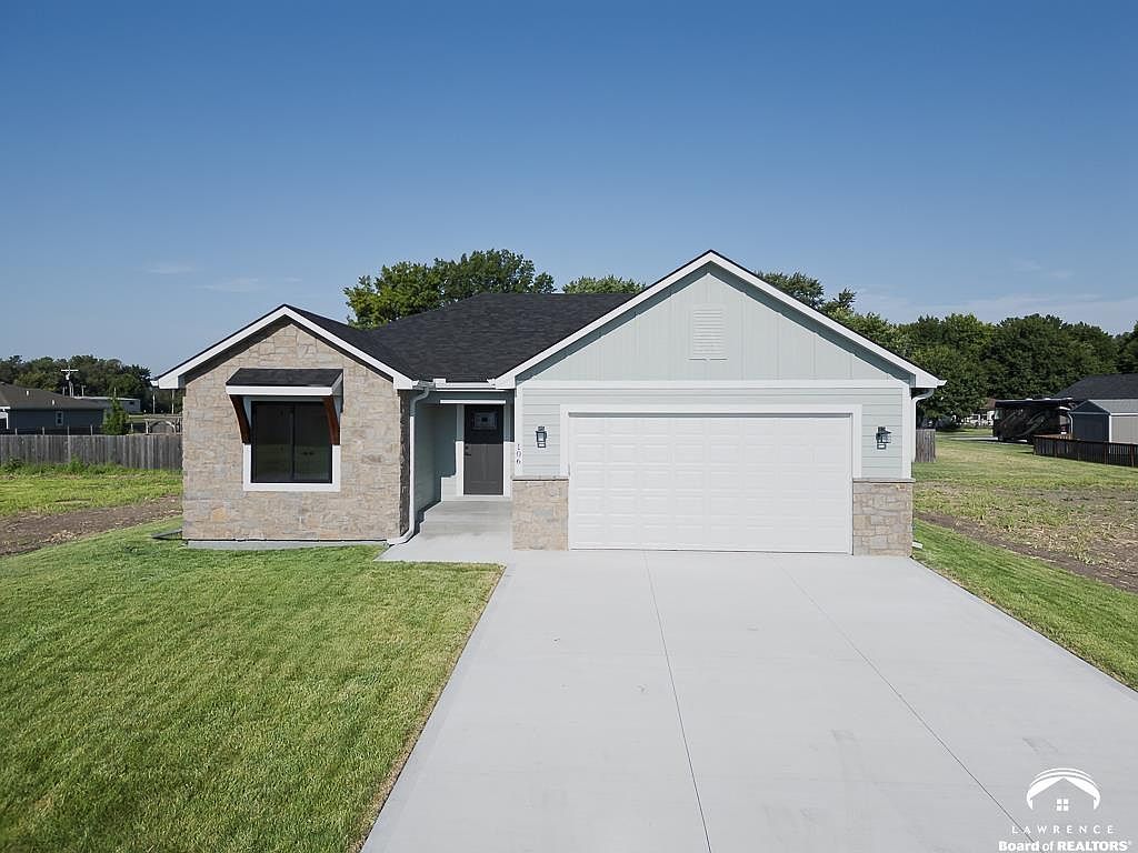 106 Hickory St, Perry, KS 66073 | MLS #164043 | Zillow