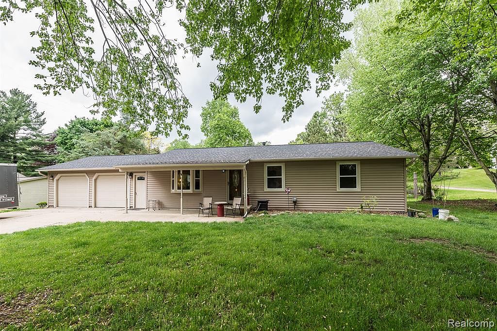 9835 Betty Pl S, Pinckney, MI 48169 | Zillow