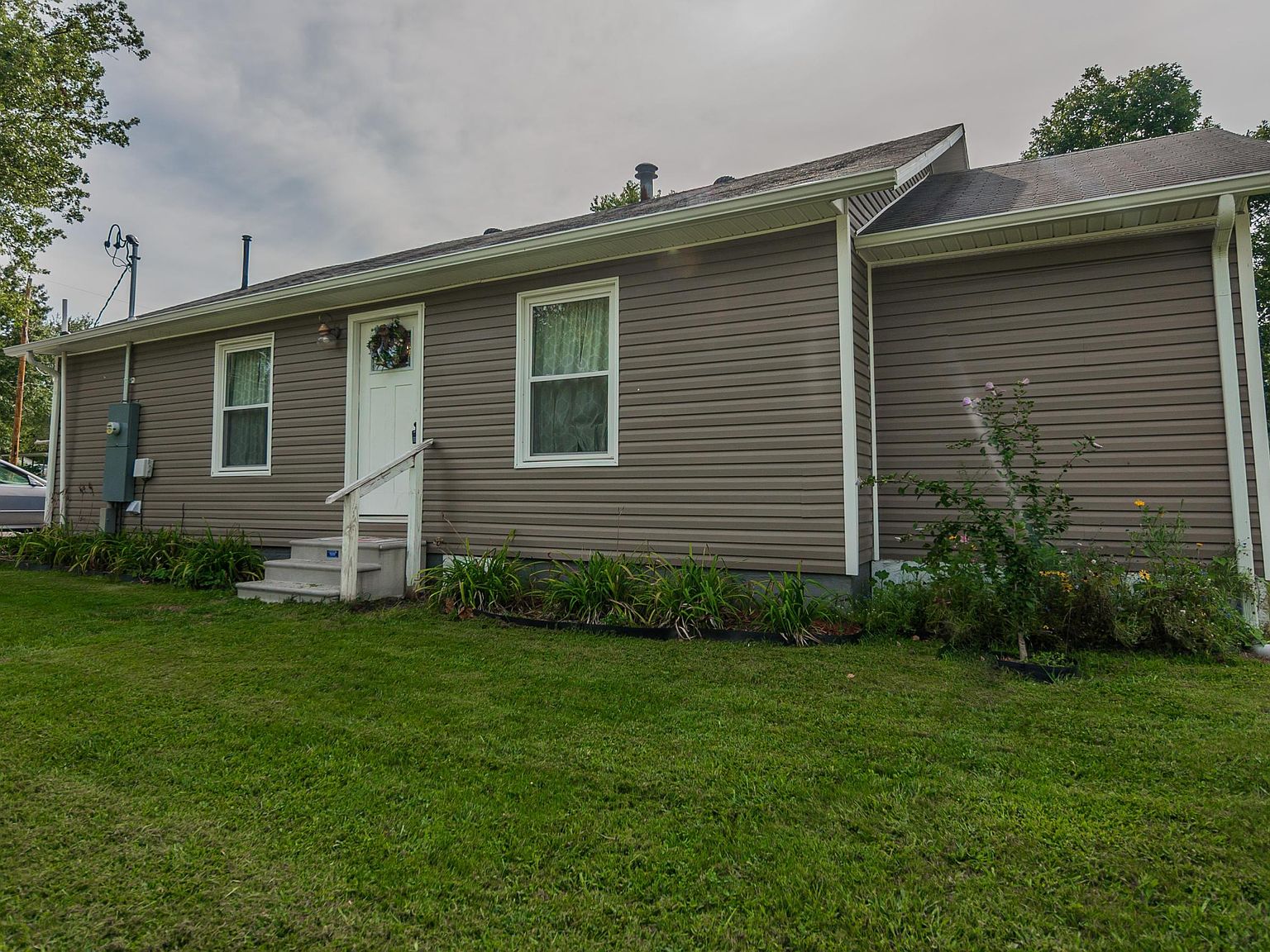110 E Benedict St, Valier, IL 62891 | Zillow
